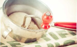 How To Use A Food Mill For Tomatoes - KitchenVile